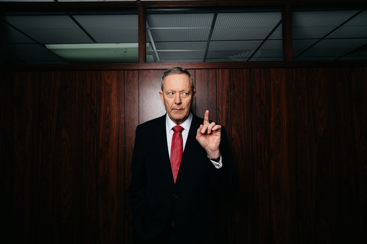 A one-man journey through the barbs, one-liners and neoliberal legacy ...