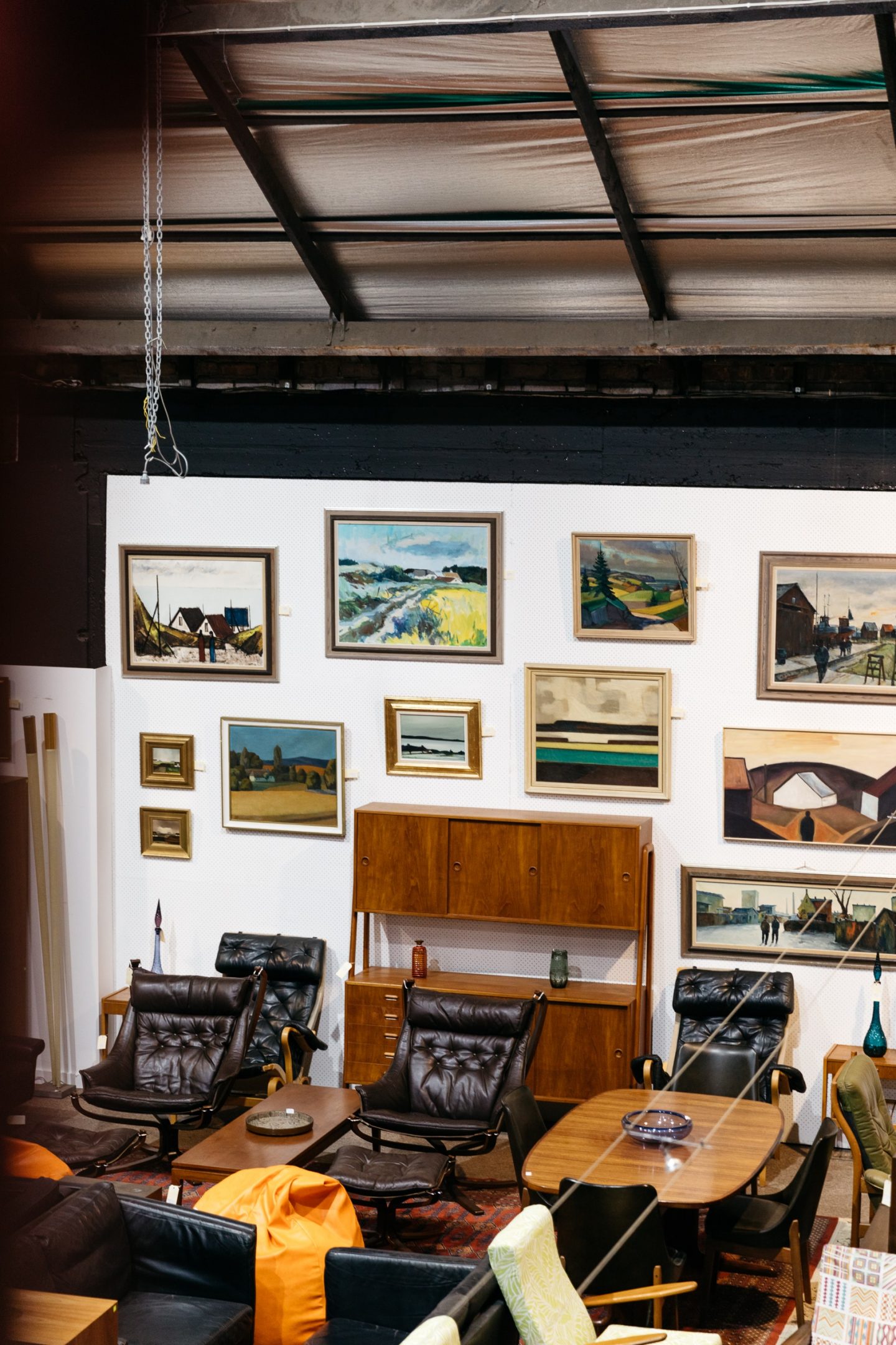 All bids are silent in an eerily empty auction house – The Adelaide Review